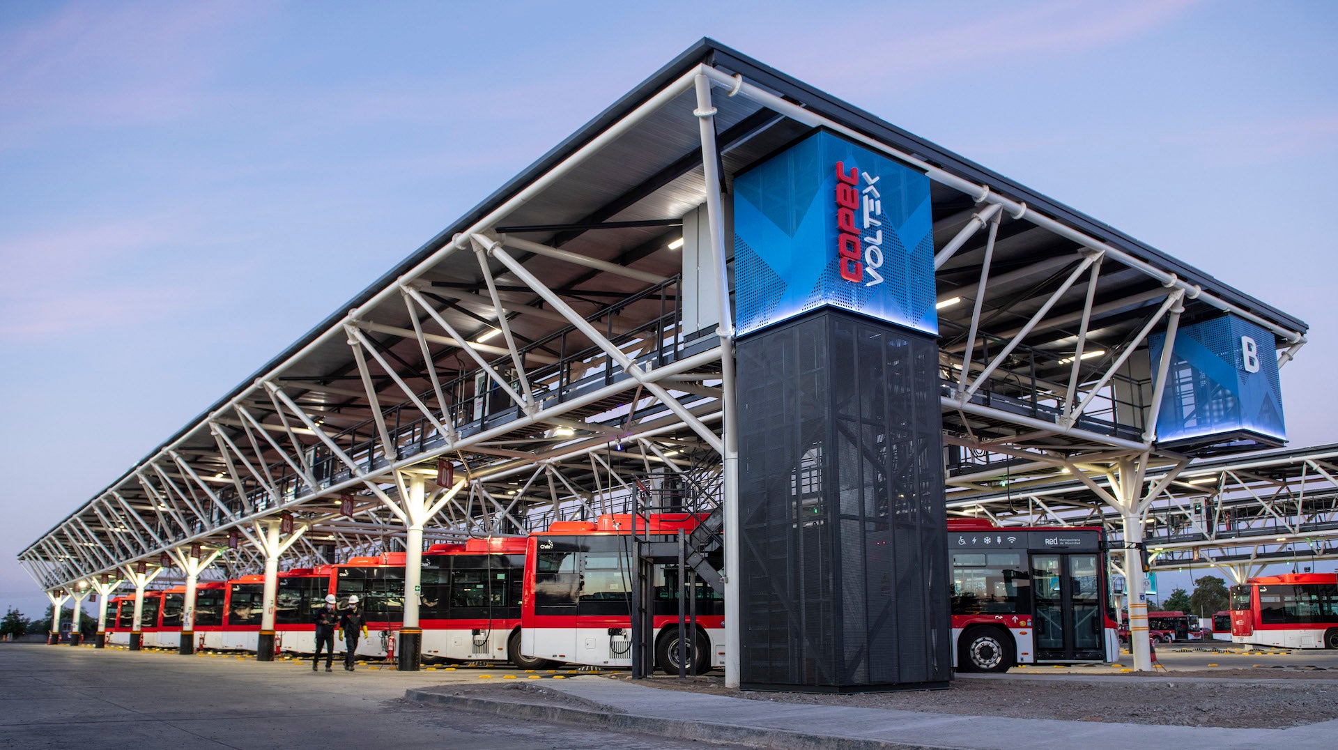 Copec Voltex inaugura la electroterminal más grande del mundo fuera de